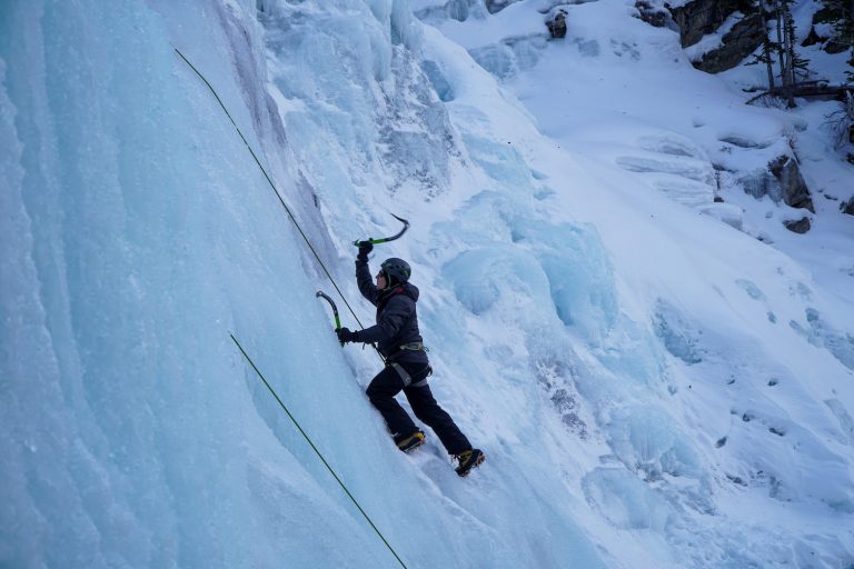 How to Enjoy Jasper in the Winter - Must Do Canada