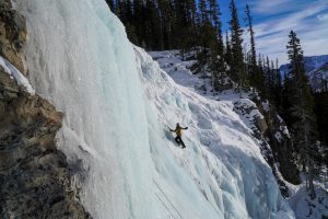 How to Enjoy Jasper in the Winter - Must Do Canada