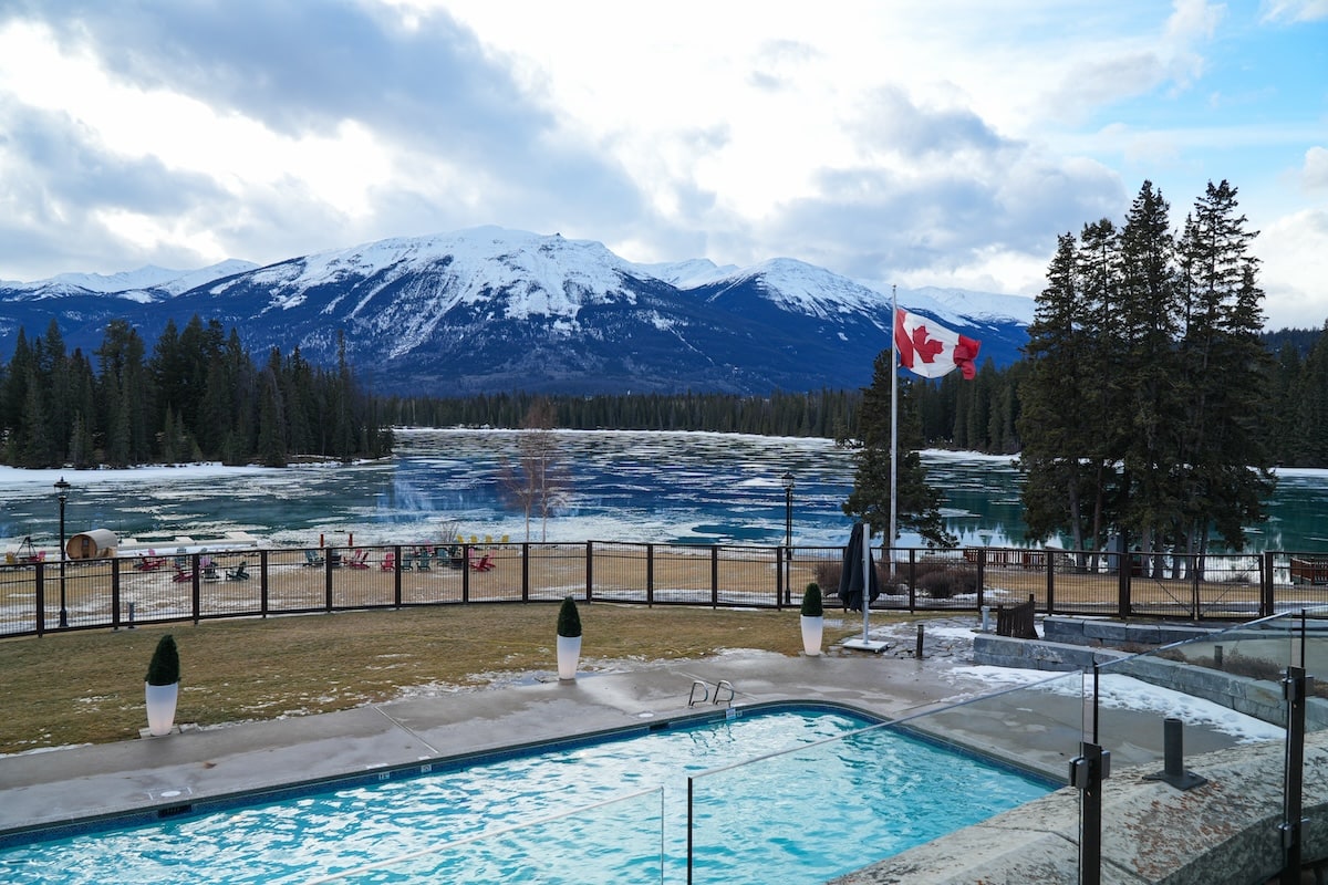 How to Enjoy Jasper in the Winter - Must Do Canada